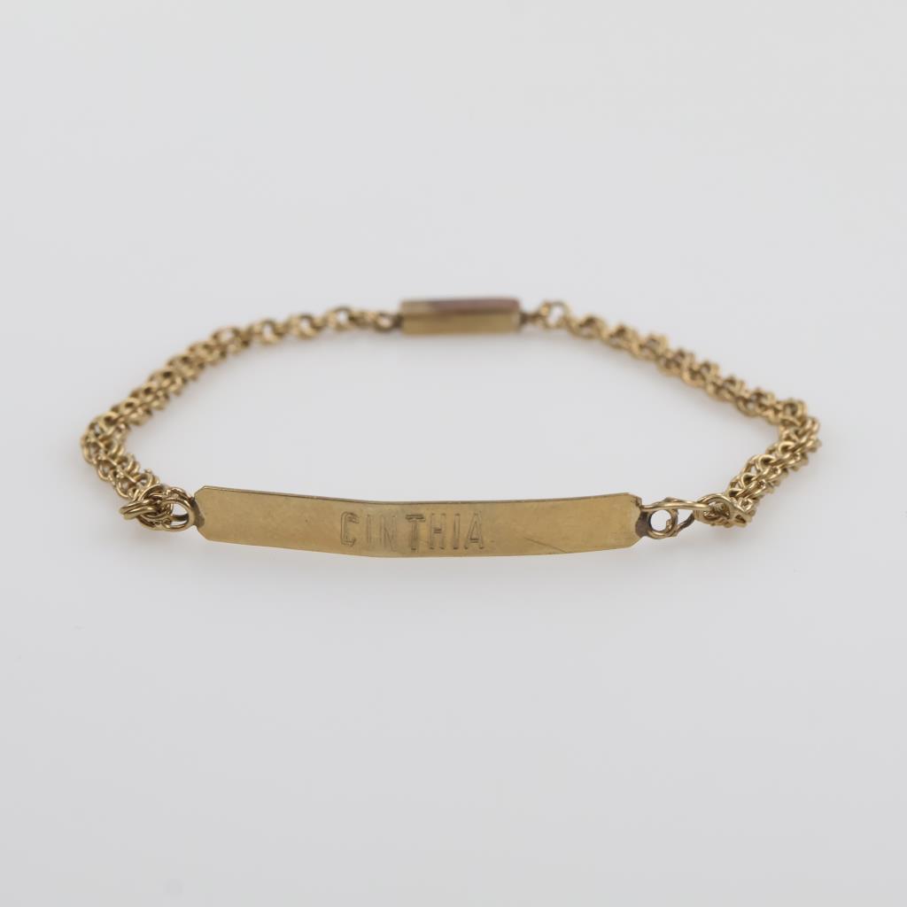 9kt Gold Name Plate Bracelet | Property Room