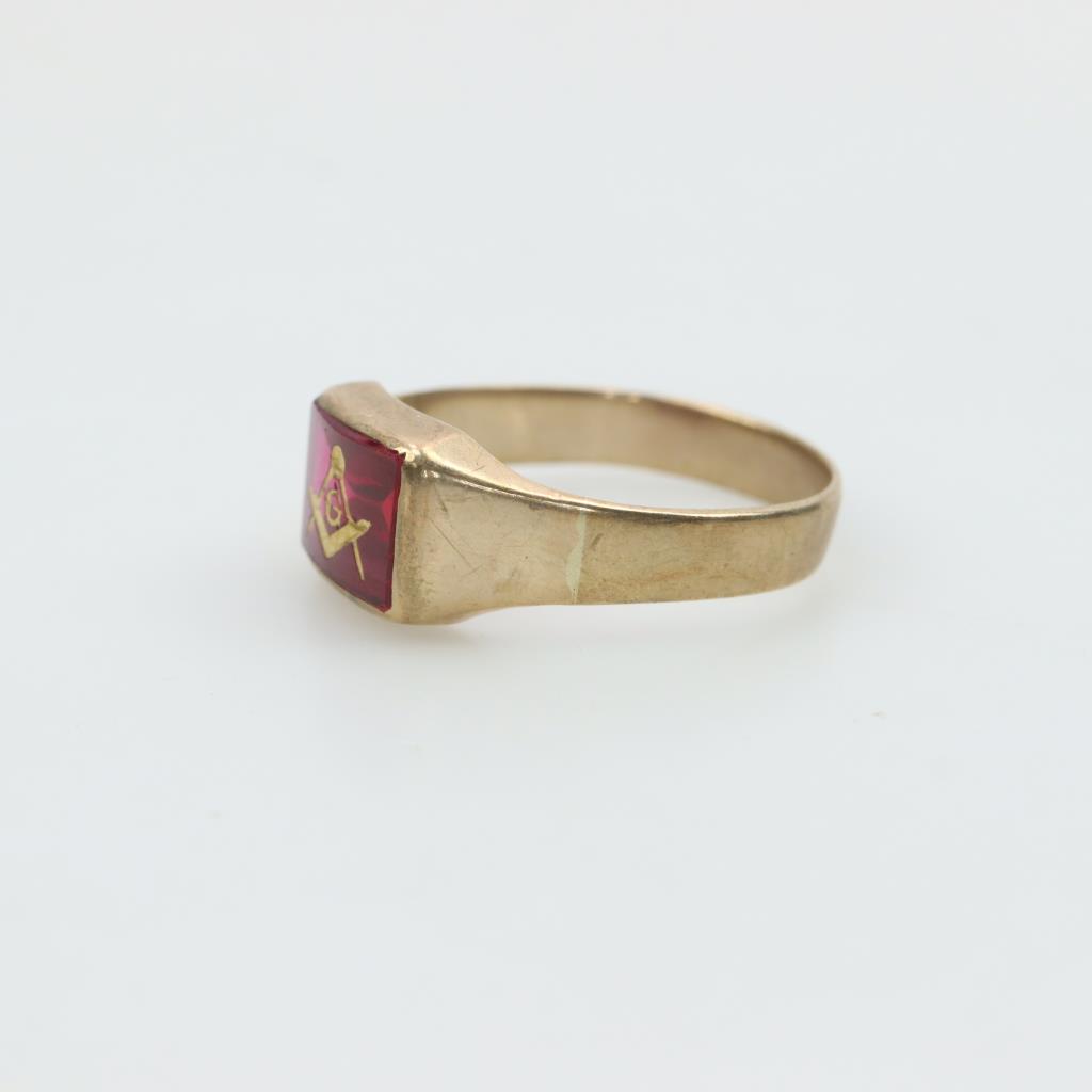 9kt Gold Ruby Ring | Property Room