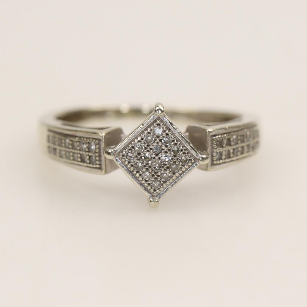 9kt White Gold Clear Stone Ring | Property Room