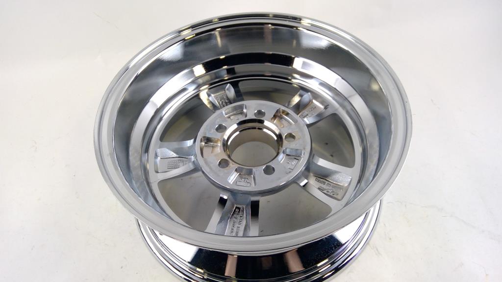 American Racing Chrome Rims | Property Room