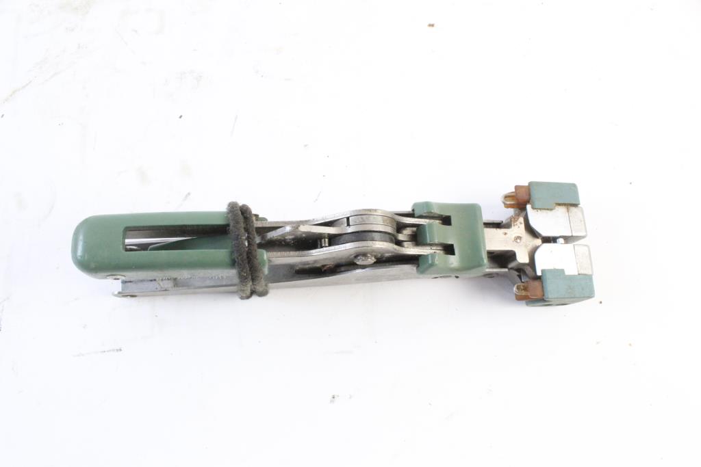 AMP VS-3 Picabond Crimp Tool | Property Room