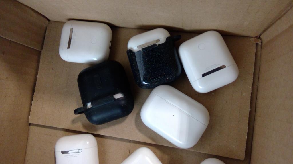 Apple Airpod, 14 Pieces | Property Room