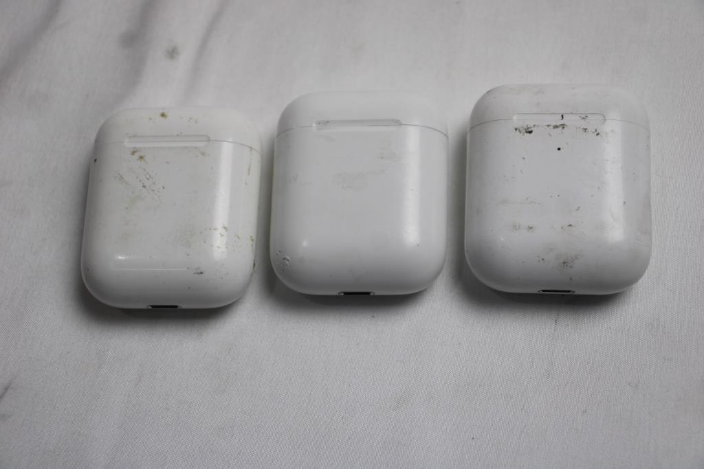 Apple Airpod 2nd Gen Charging Case, 3 Pieces | Property Room