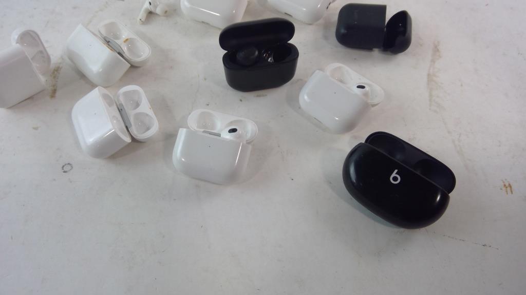Apple Airpod Cases And More, 5+ Pieces | Property Room