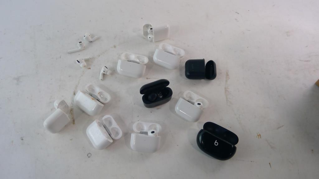 Apple Airpod Cases And More, 5+ Pieces | Property Room
