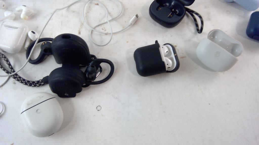 Apple Airpod Cases And More, 5+ Pieces | Property Room