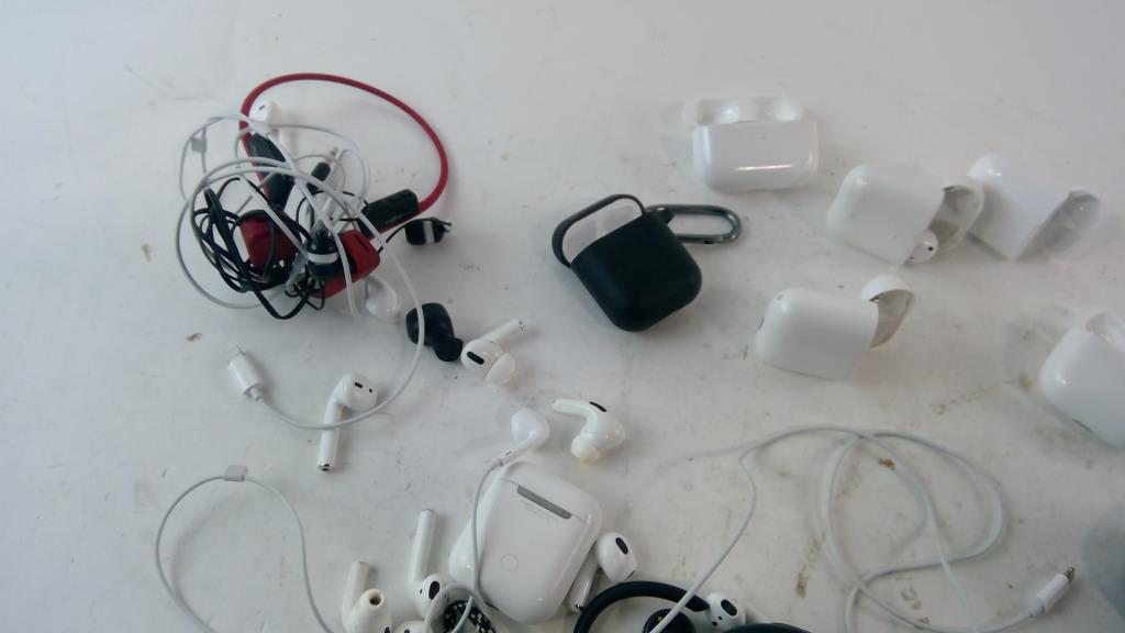 Apple Airpod Cases And More, 5+ Pieces | Property Room