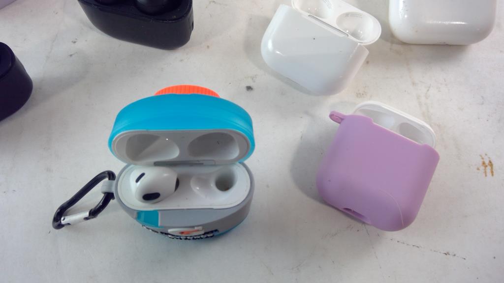 Apple Airpod Cases And More, 5+ Pieces | Property Room