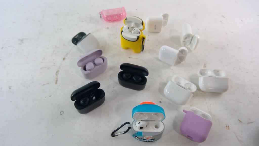Apple Airpod Cases And More, 5+ Pieces | Property Room