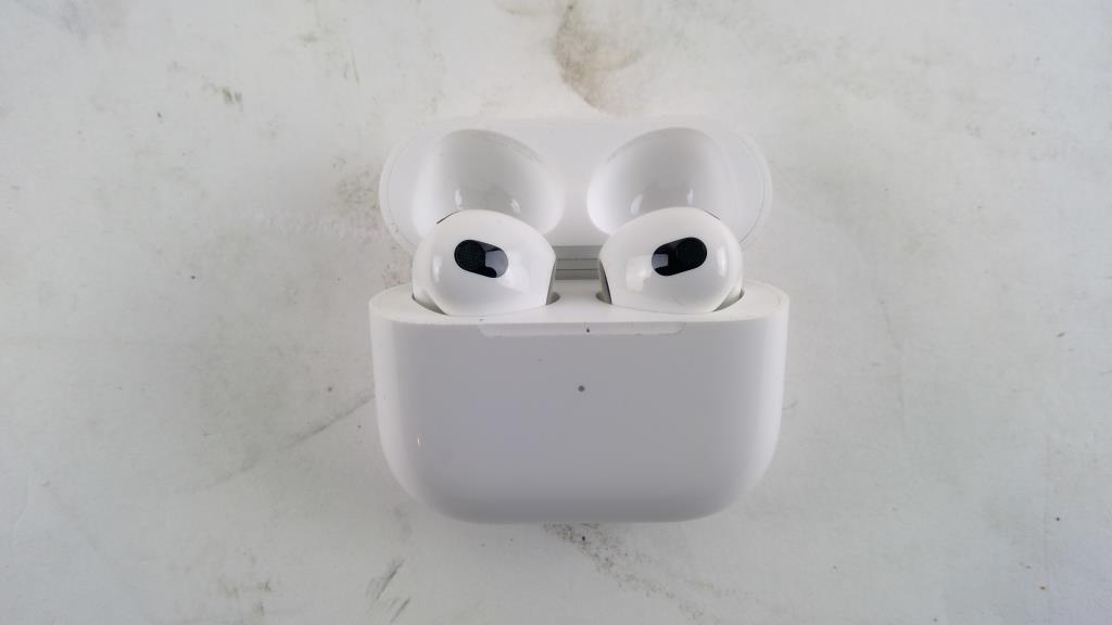Apple Airpod SOLD FOR PARTS | Property Room