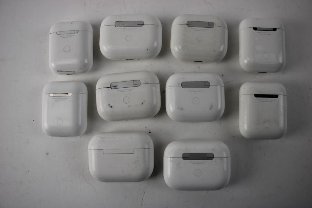 Apple Airpods And Airpod Pros Charging Cases, 10+ Pieces | Property Room