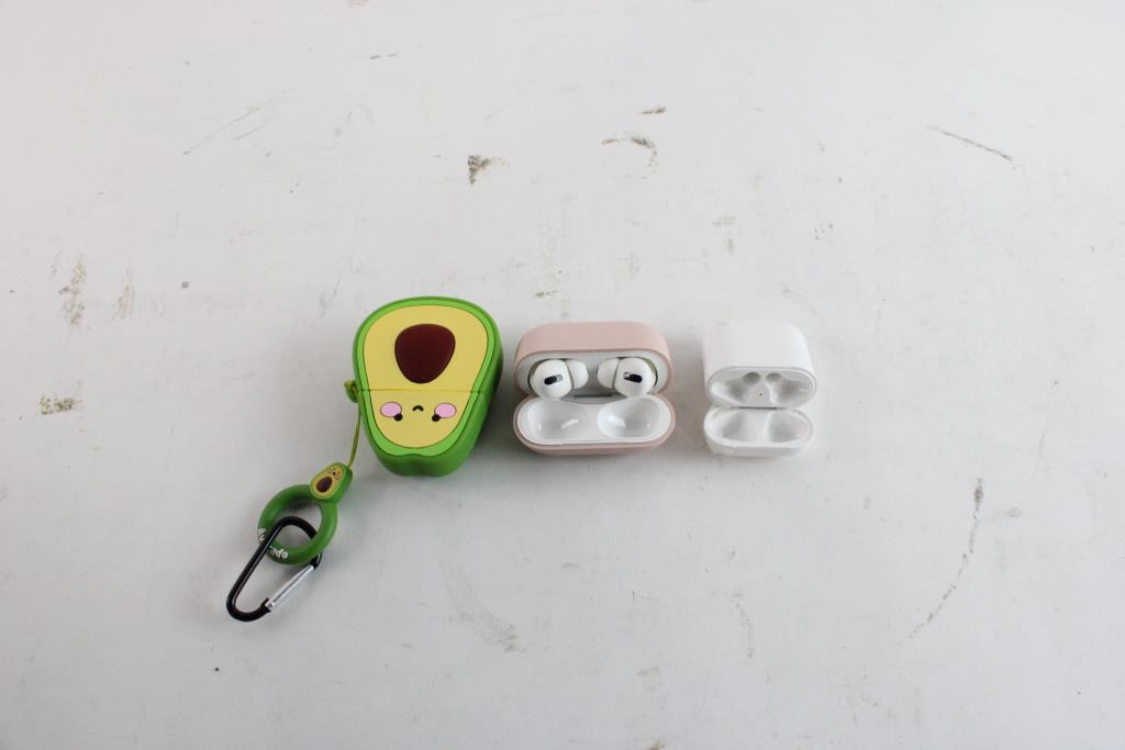 Apple Airpods & Cases, 3 Pieces | Property Room