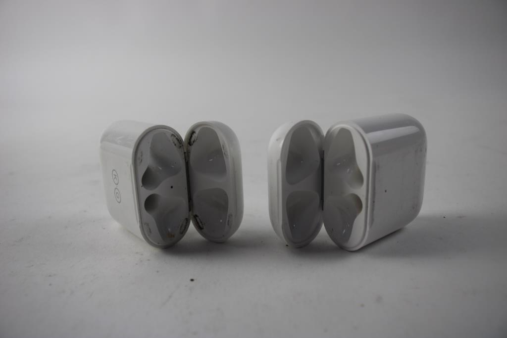 Apple Airpods Charging Cases, 10+ Pieces | Property Room