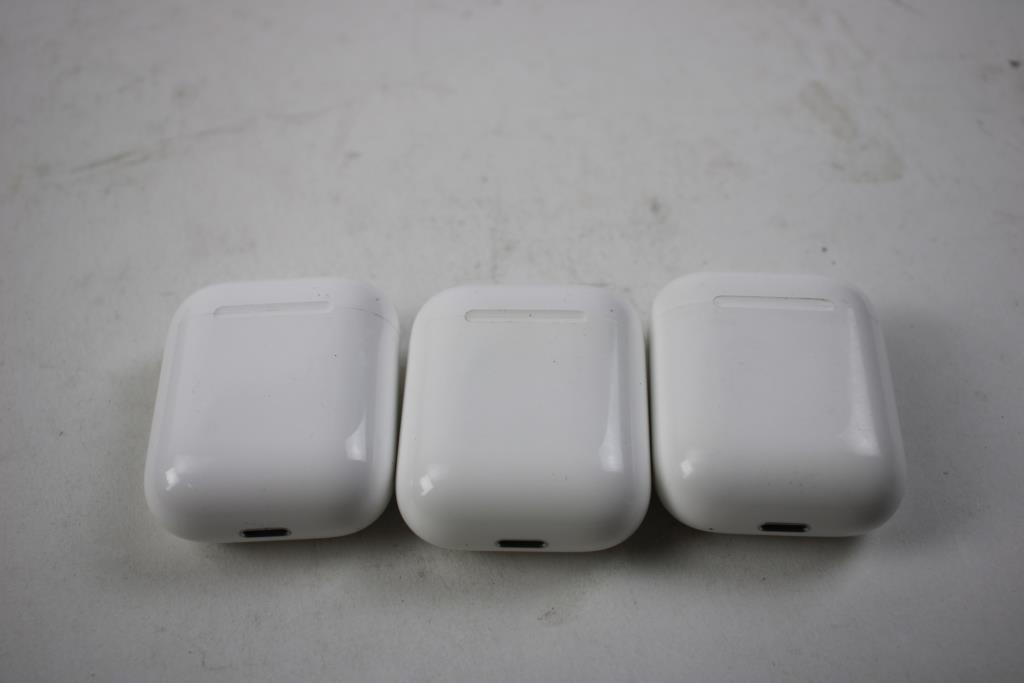 Apple AirPods Charging Cases | Property Room