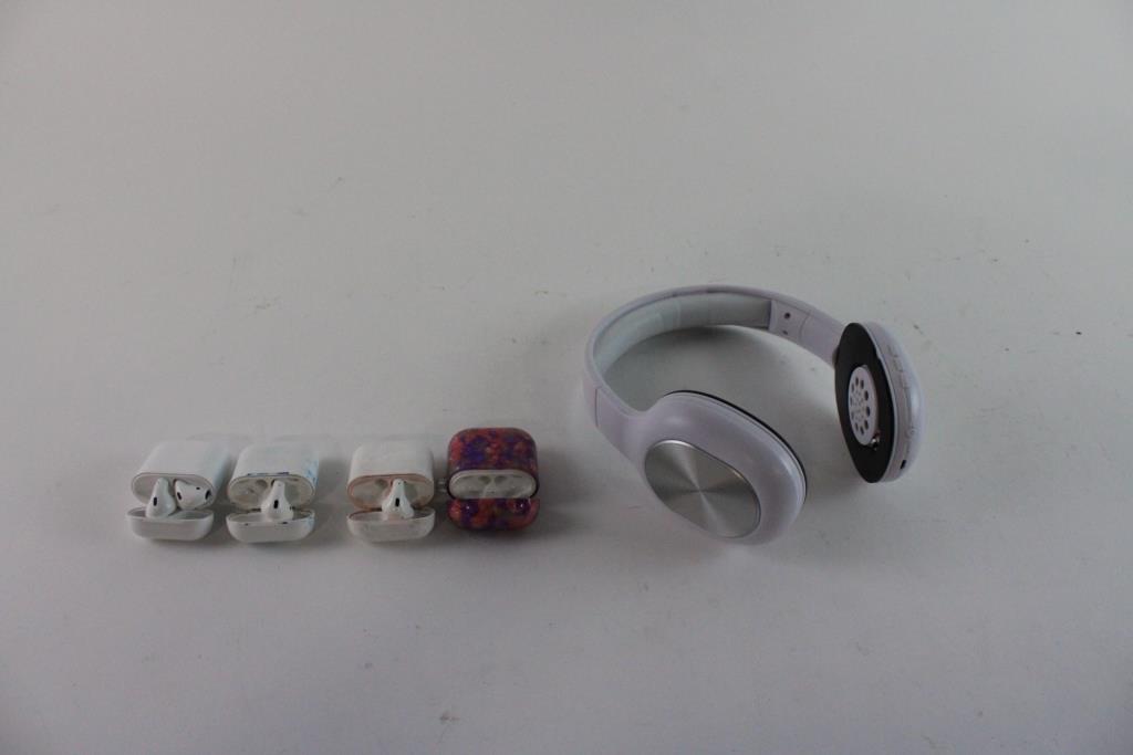 Apple Airpods & More Headphones Lot, 3+ Pieces | Property Room