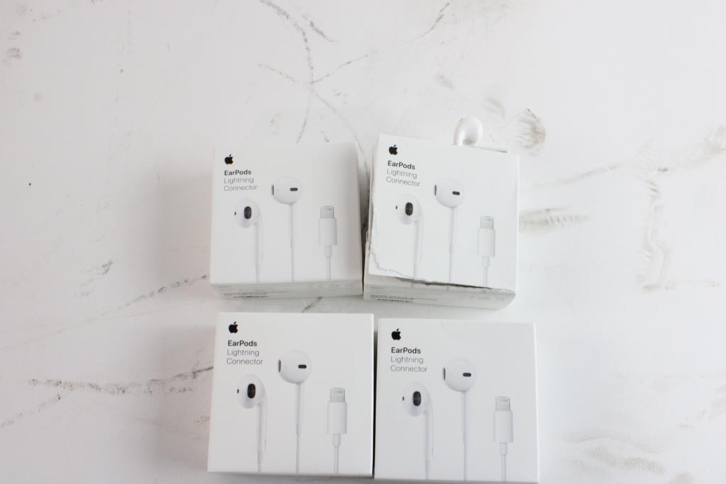 Apple Lightning Earpods, 4 Pieces | Property Room