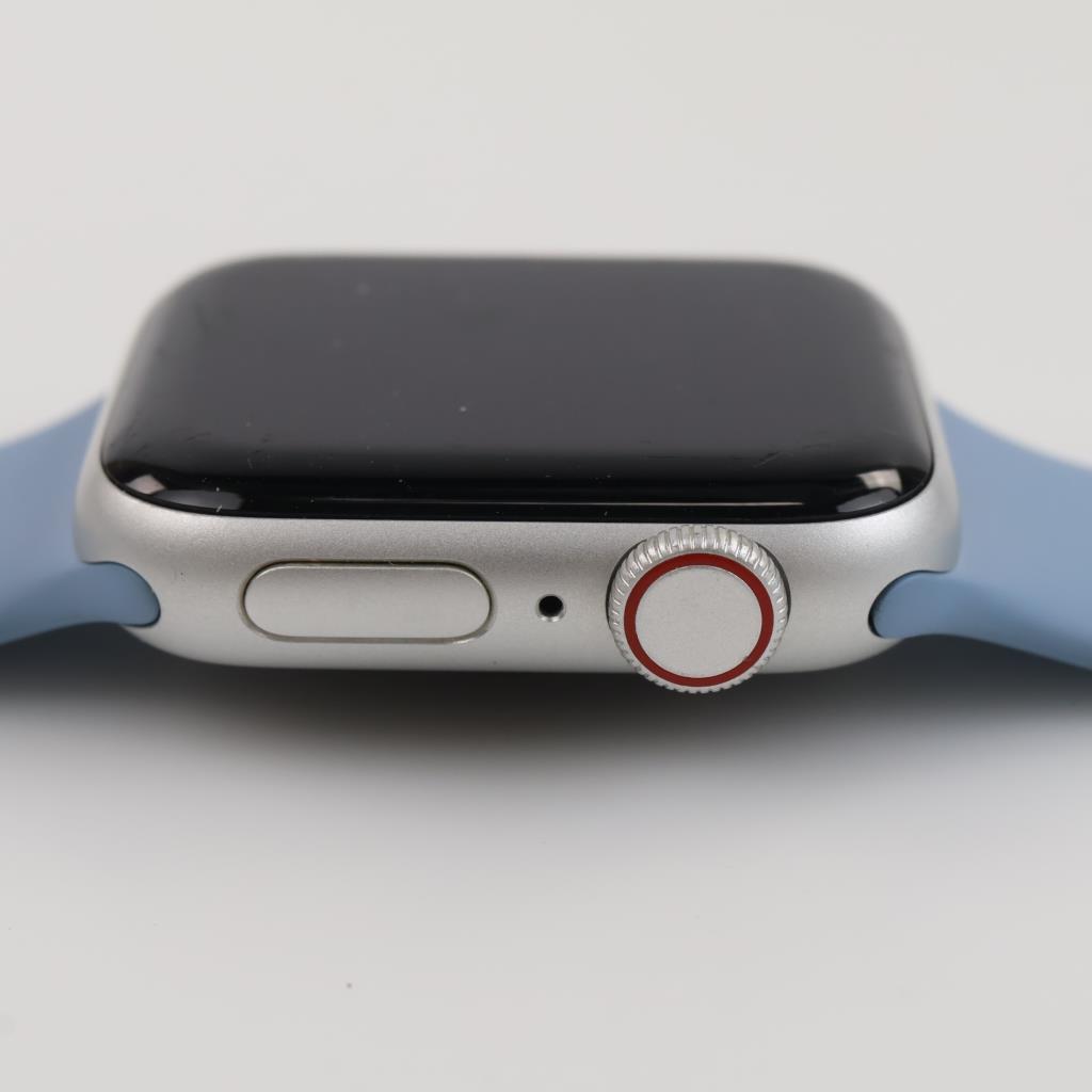 Apple Watch Series SE | Property Room