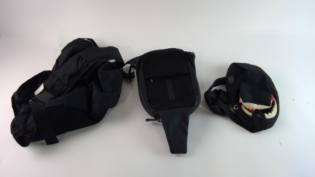 Arctic Hunter, DC Meilun & More Wallets/Bags, 4 Pieces | Property Room