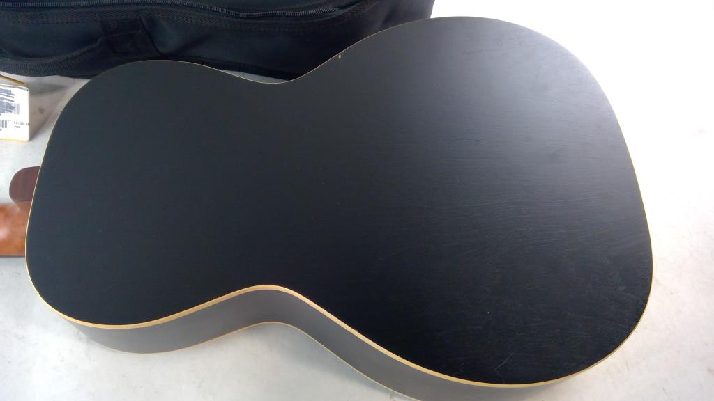 Art & Lutherie Acoustic Guitar | Property Room