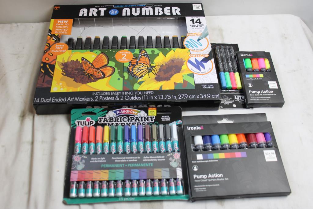 Art Supplies, 18 Pieces | Property Room