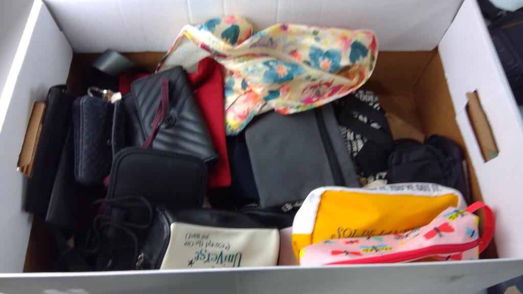 Assorted Bags And Wallets, 5+ Pieces | Property Room