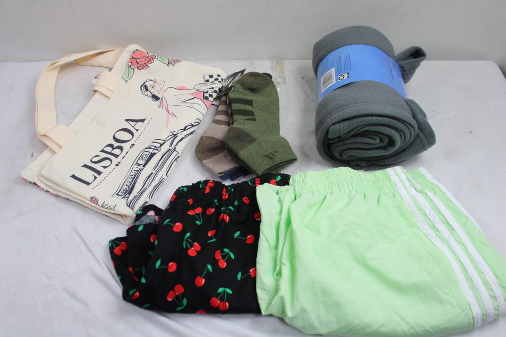 Assorted Clothing Lot, 7 Pieces | Property Room