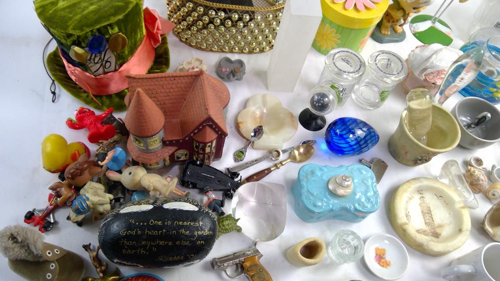 Assorted Decorations, 30+ Pieces | Property Room