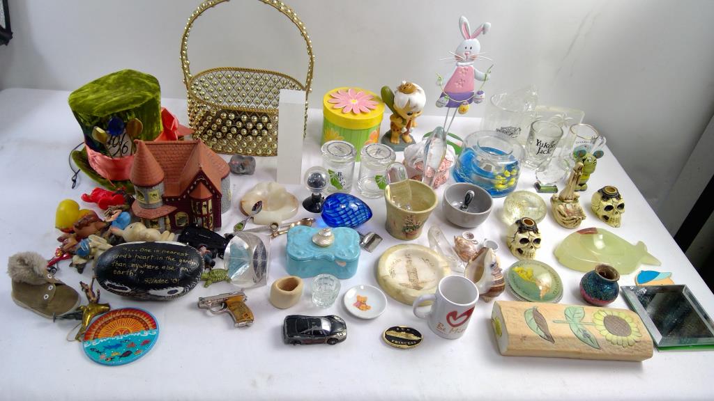 Assorted Decorations, 30+ Pieces | Property Room