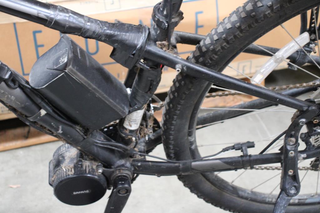 Avalanche Hybrid Bike | Property Room