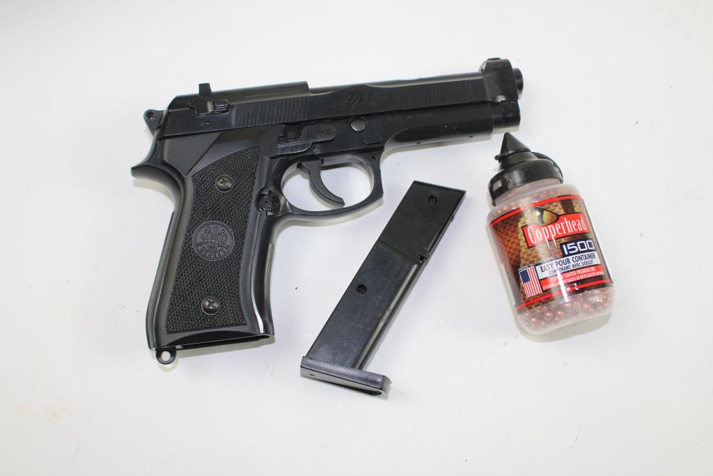 Bb Gun With A Extended Mag And Crosman Copperhead Coated BBs 1500 BB ...