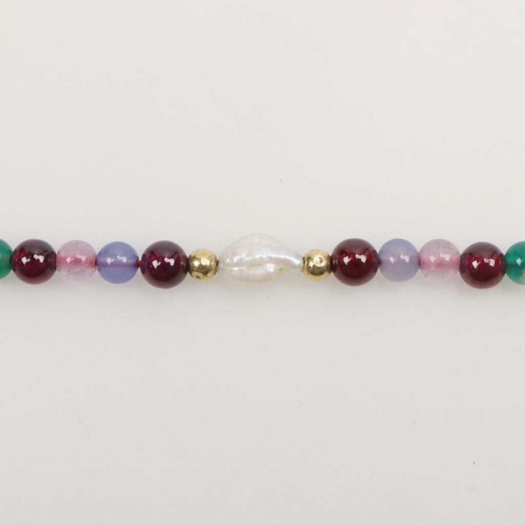 Beaded Necklace With 14kt Gold Clasp And Accent Beads | Property Room