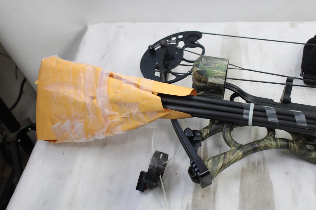 Bear Compund Bow With Arrows | Property Room