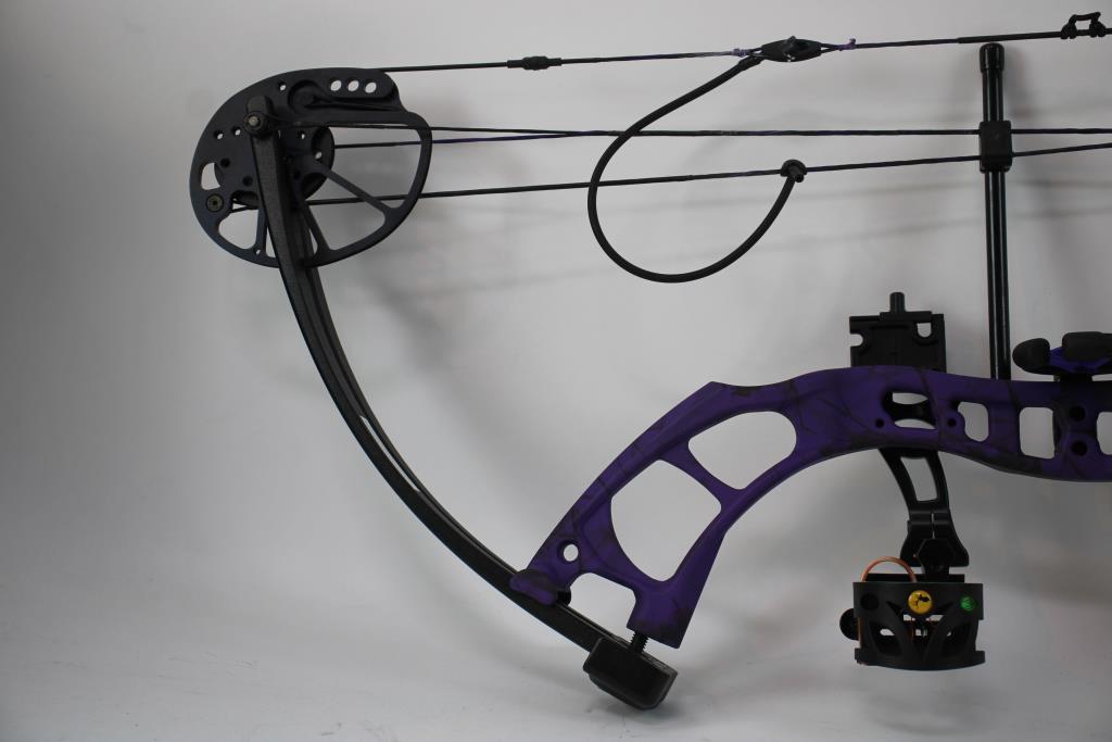 Bear Realtree Bow | Property Room