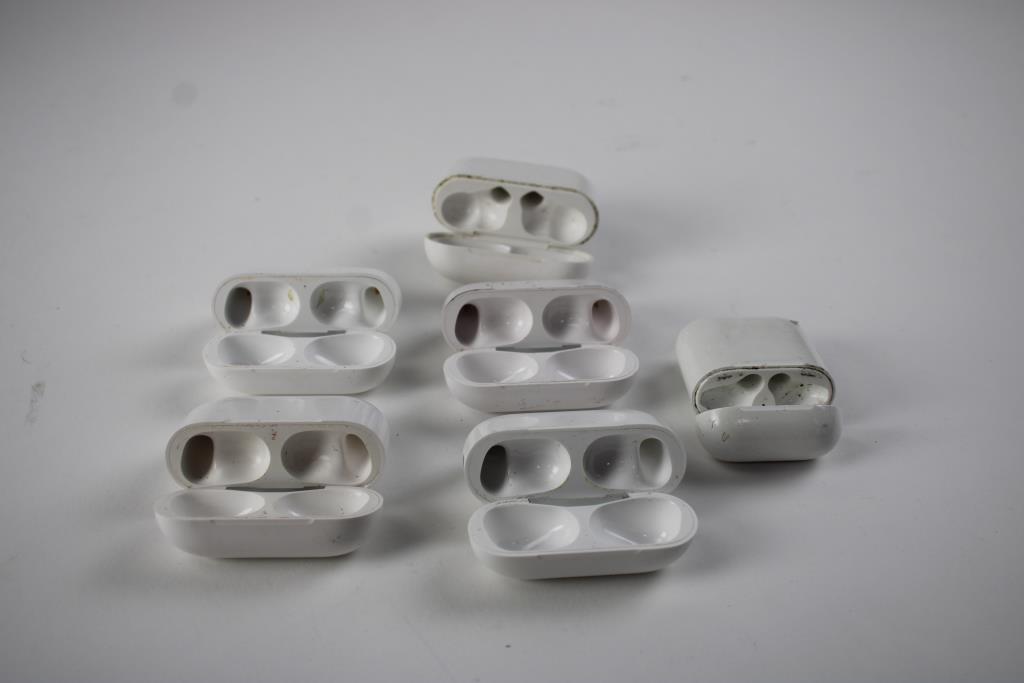 Beats And More Earbud Case Bulk Lot, 10 Pieces | Property Room