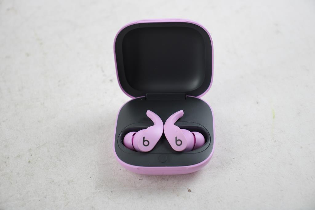 Beats Bluetooth Wireless Earbuds With Charging Case | Property Room