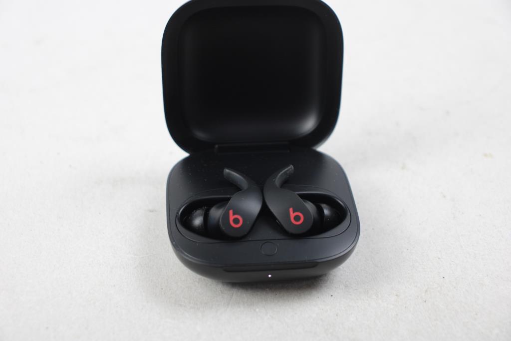 Beats Bluetooth Wireless Earbuds With Charging Case | Property Room