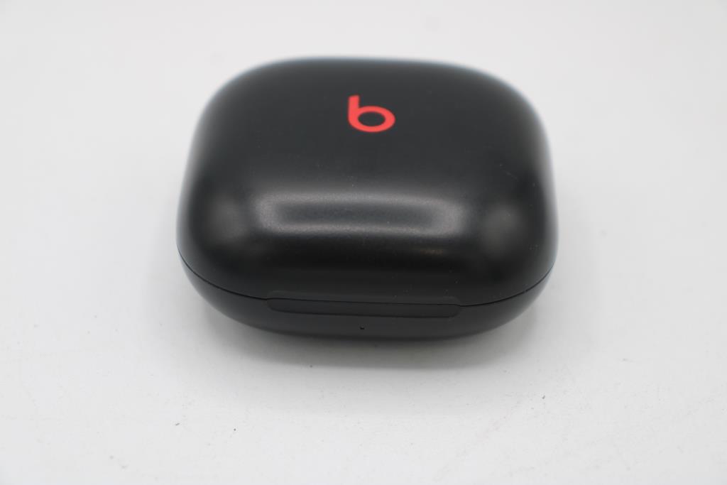 Beats Bluetooth Wireless Earbuds With Charging Case | Property Room