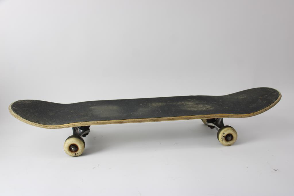 Blind Chain Link Skull Complete Skateboard, White | Property Room