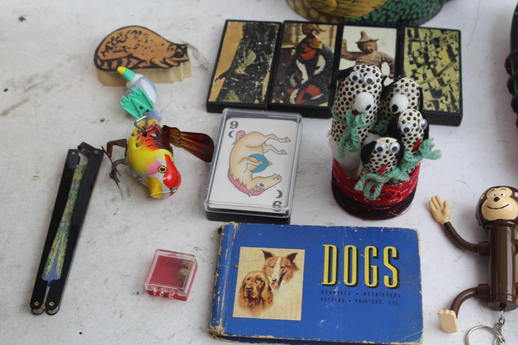 Blue Book Of Dogs, Figurines And More: Boat, Birds, Finger Puppets: 10 ...