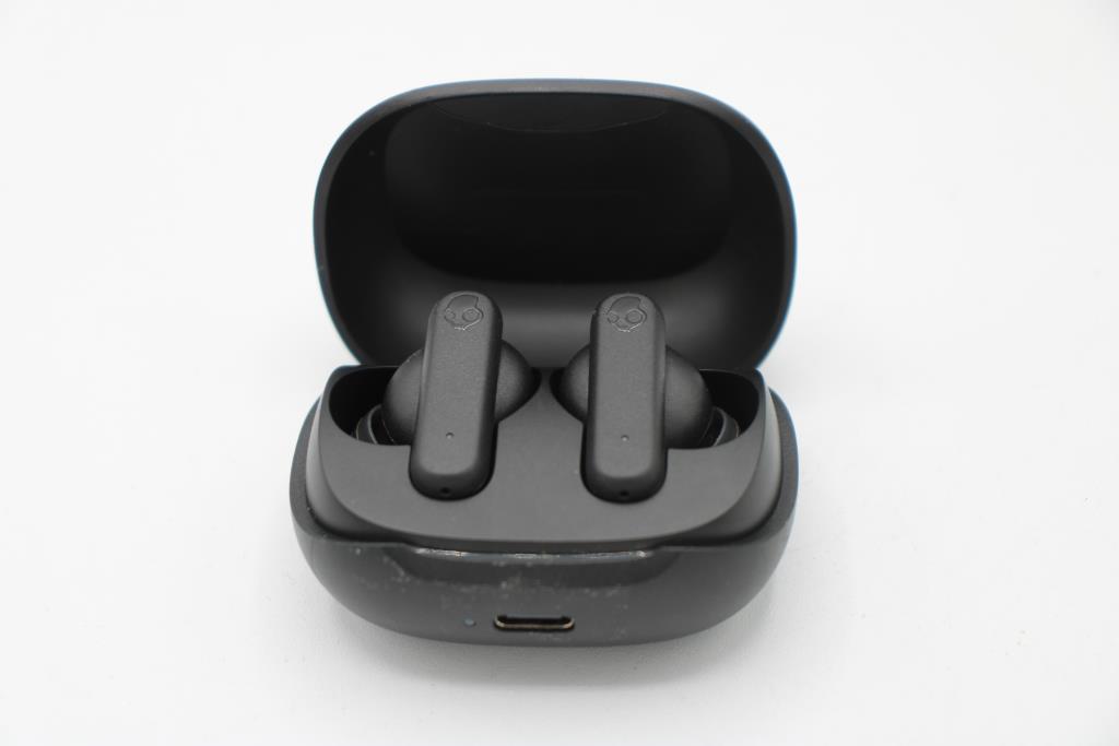 Bluetooth Wireless Earbuds With Charging Case | Property Room