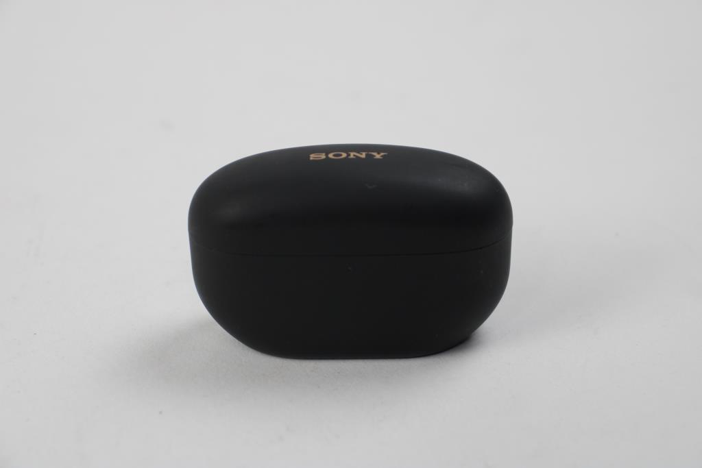 Bluetooth Wireless Earbuds With Charging Case | Property Room