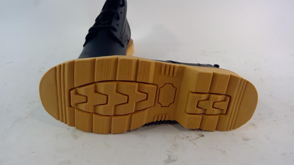 Bob Barker Mens Shoes, Size 5E | Property Room