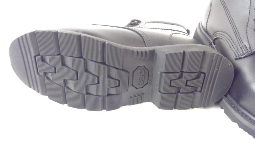 Bob Barker Mens Shoes, Size 5E | Property Room