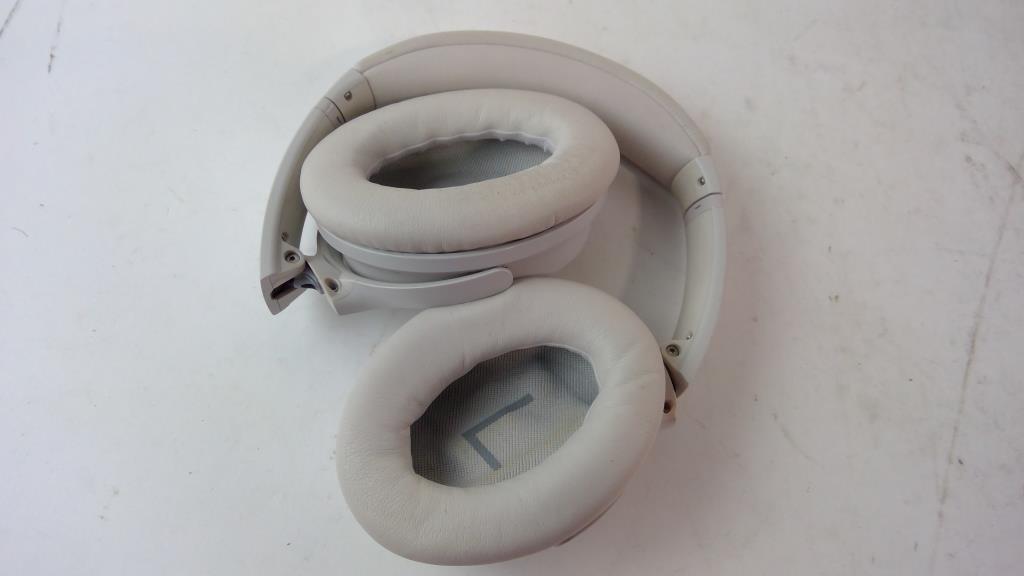 Bose Quiet Comfort Wireless Headphones | Property Room