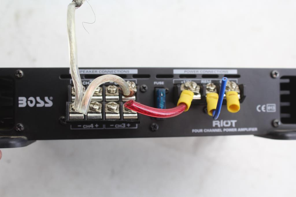 Boss Riot R1004 Power Amplifier | Property Room