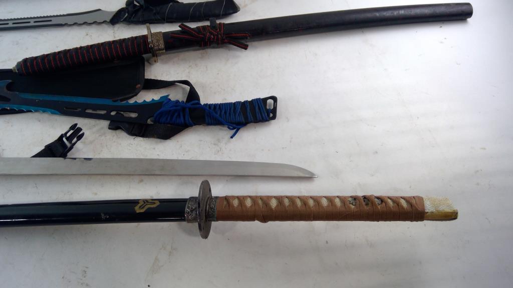 Box Of Swords 5+ Pieces | Property Room