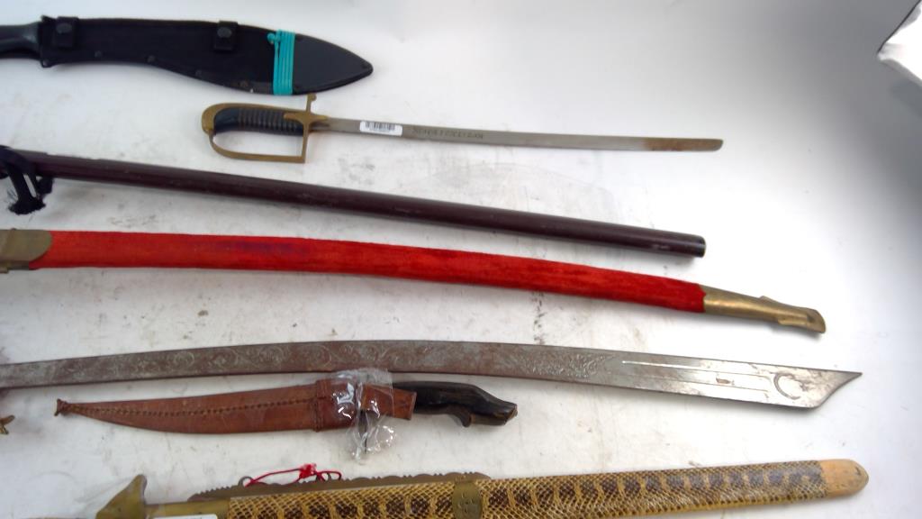 Box Of Swords 6 Pc+ | Property Room