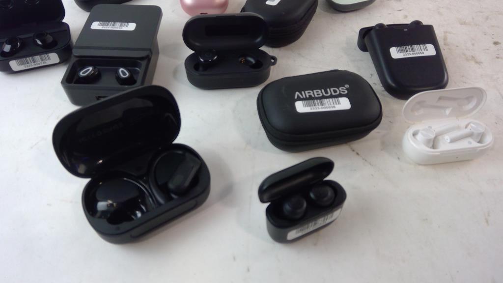 Box Of Wireless Earbuds 10+ Pieces | Property Room