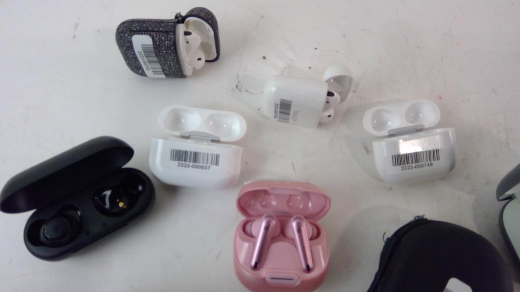 Box Of Wireless Earbuds 10+ Pieces | Property Room