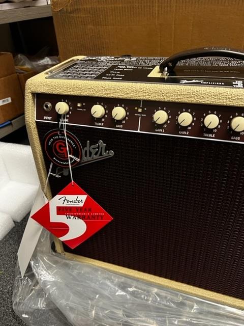 Brand New Fender Super Sonic 22 Guitar Amp | Property Room